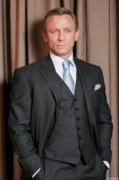 スーツスタイリングにライセンスを：007に学ぶ装いの美学【劇中のスーツスタイル】 | シャツの専門店 ozie｜オジエ