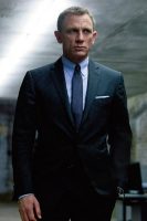 スーツスタイリングにライセンスを：007に学ぶ装いの美学【劇中のスーツスタイル】 | シャツの専門店 ozie｜オジエ
